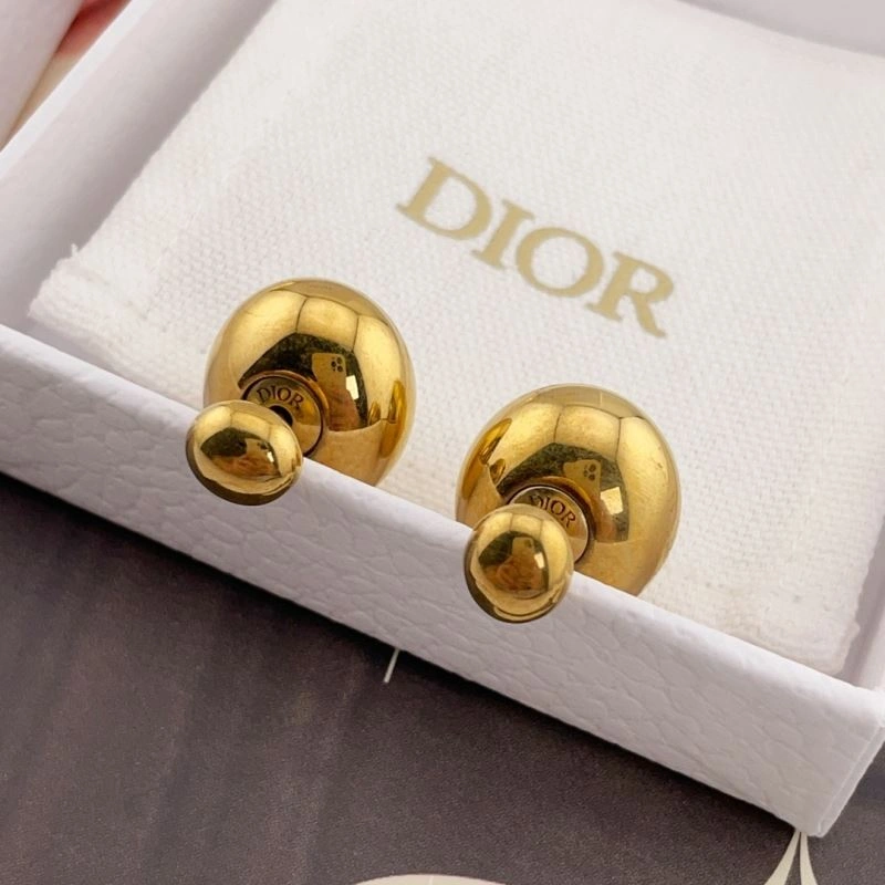 Top match Christian Dior Earrings