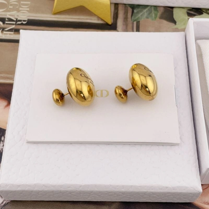 Top match Christian Dior Earrings