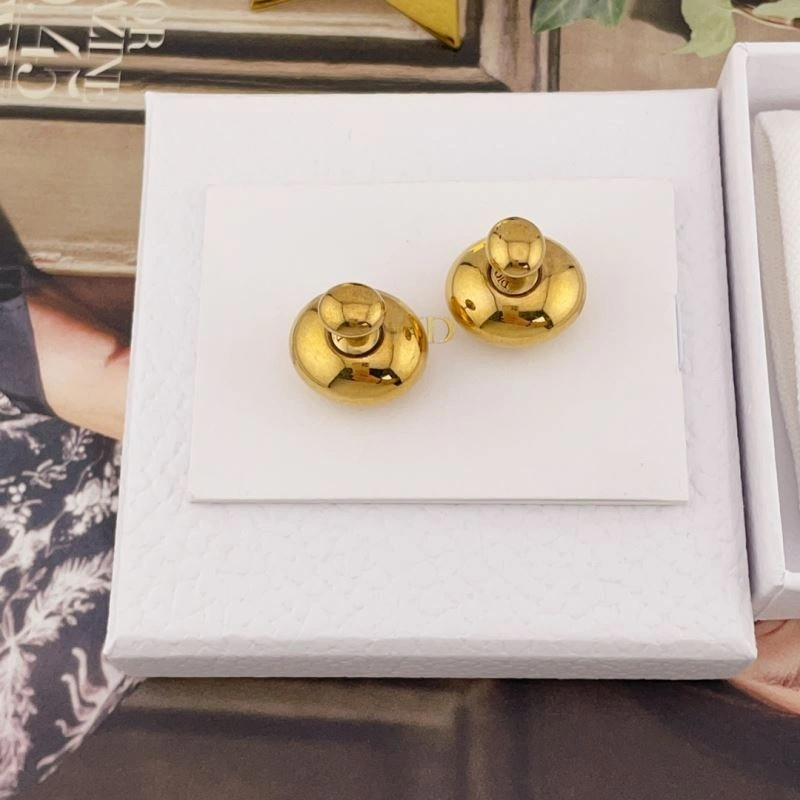 Top match Christian Dior Earrings