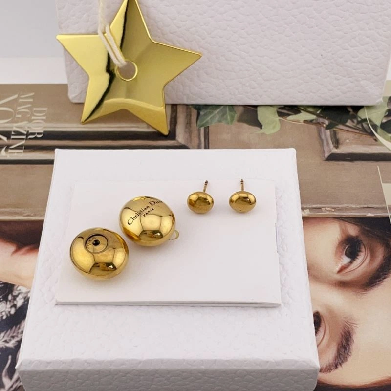 Top match Christian Dior Earrings