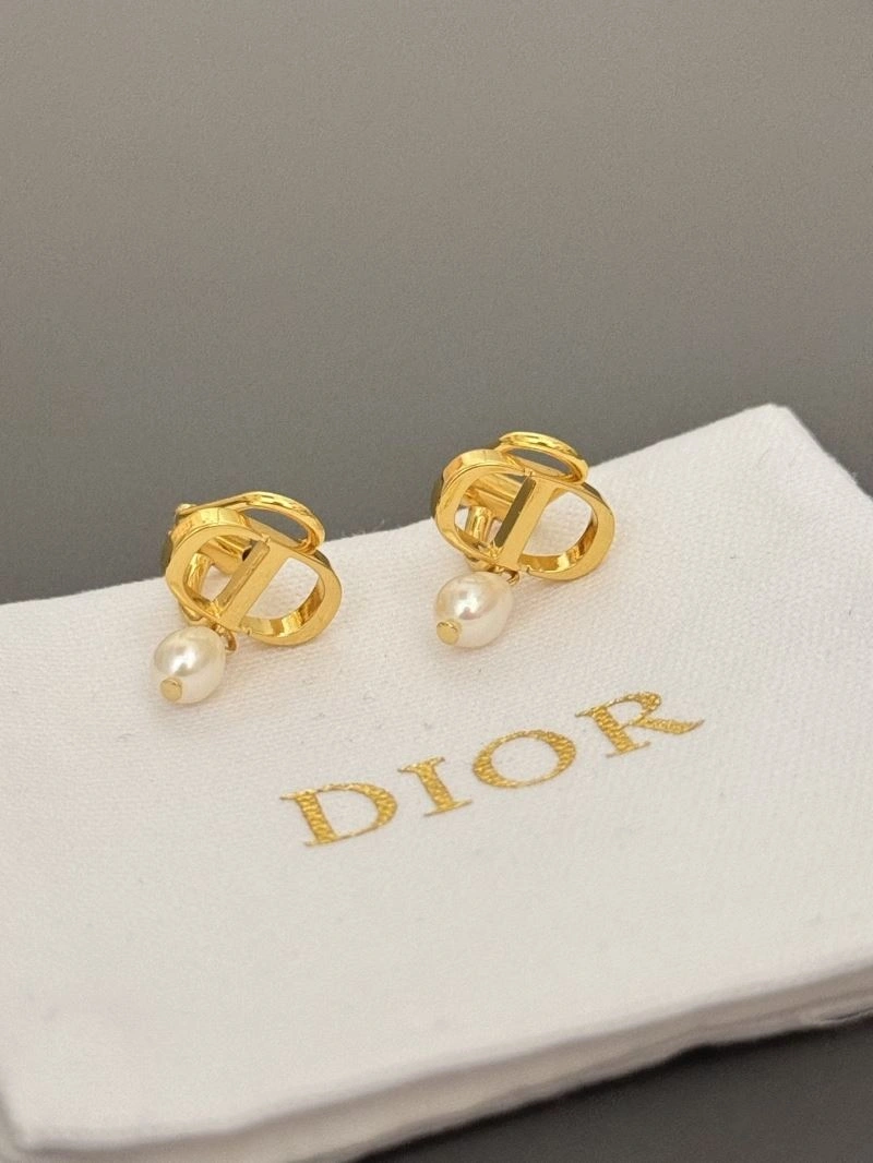 Top match Christian Dior Earrings