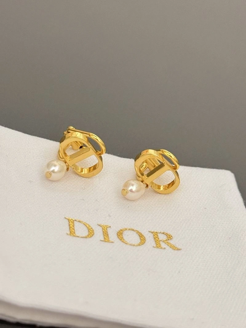 Top match Christian Dior Earrings
