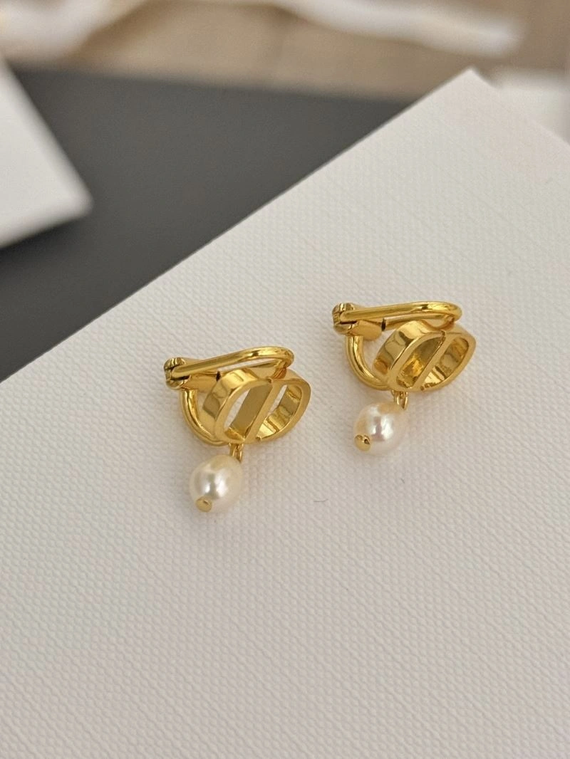 Top match Christian Dior Earrings