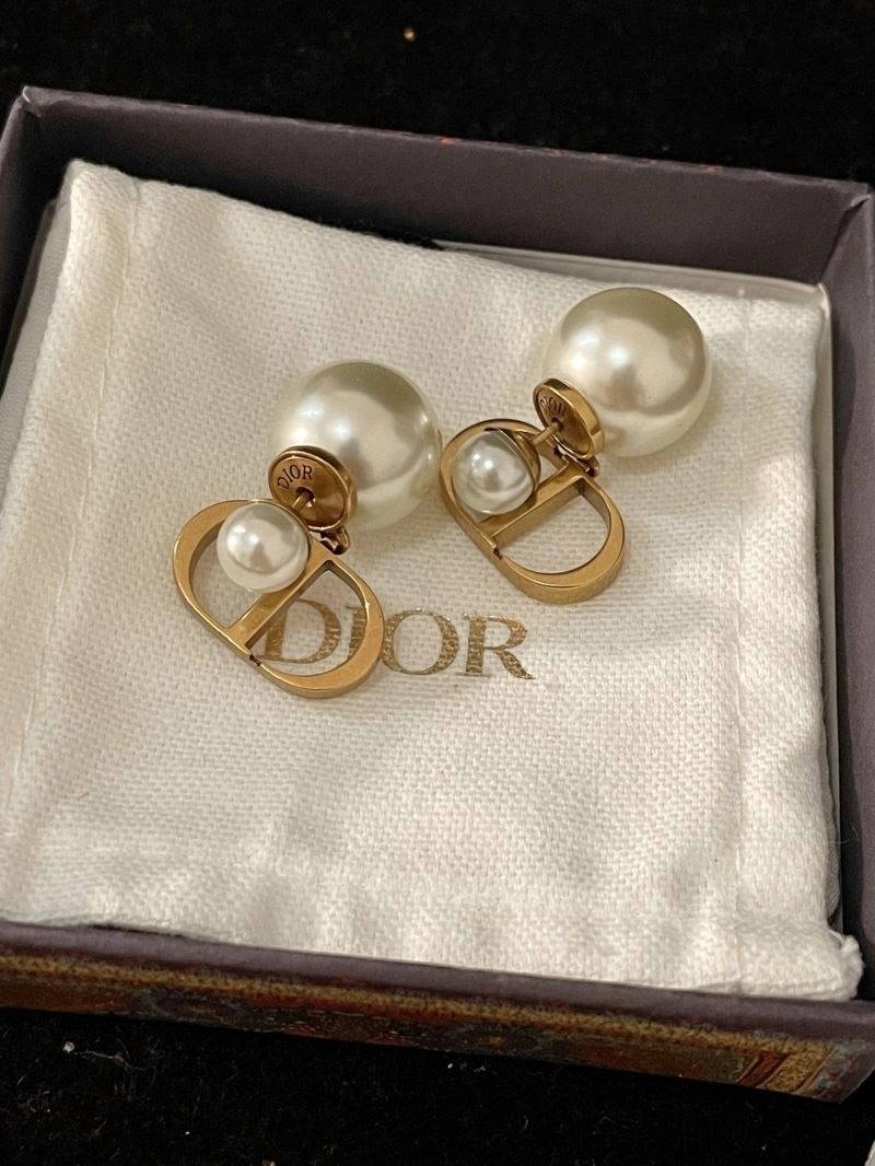 Legit Christian Dior Earrings