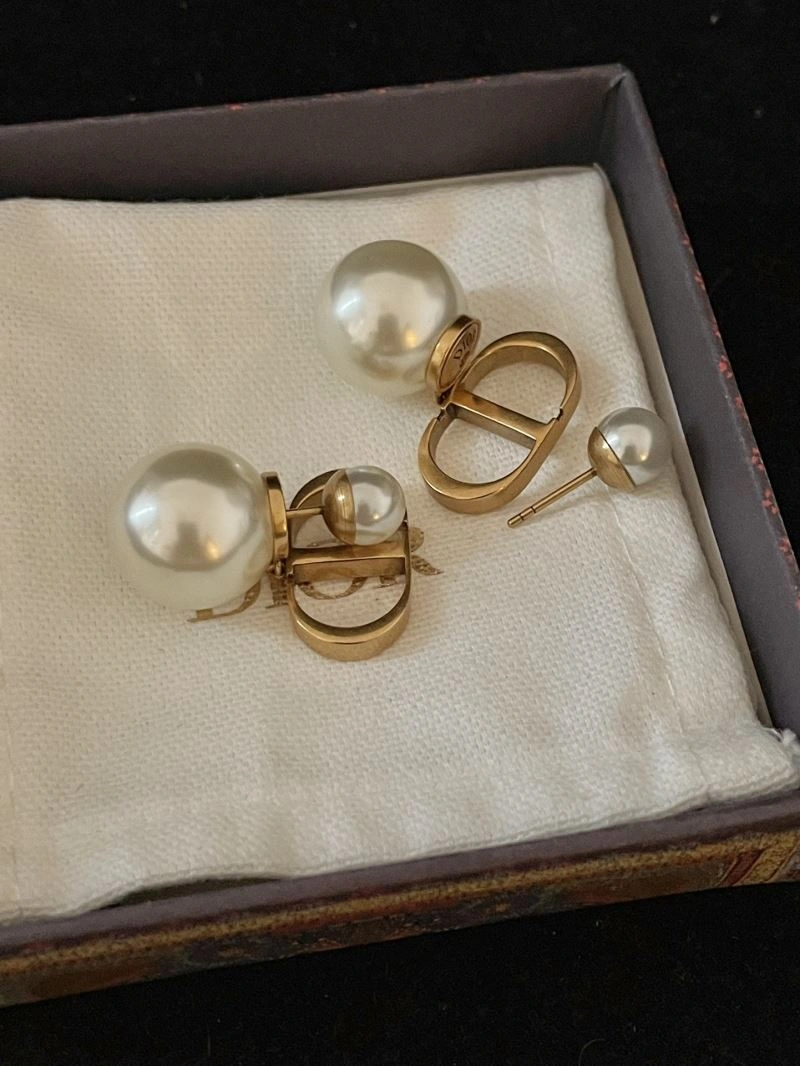 Legit Christian Dior Earrings