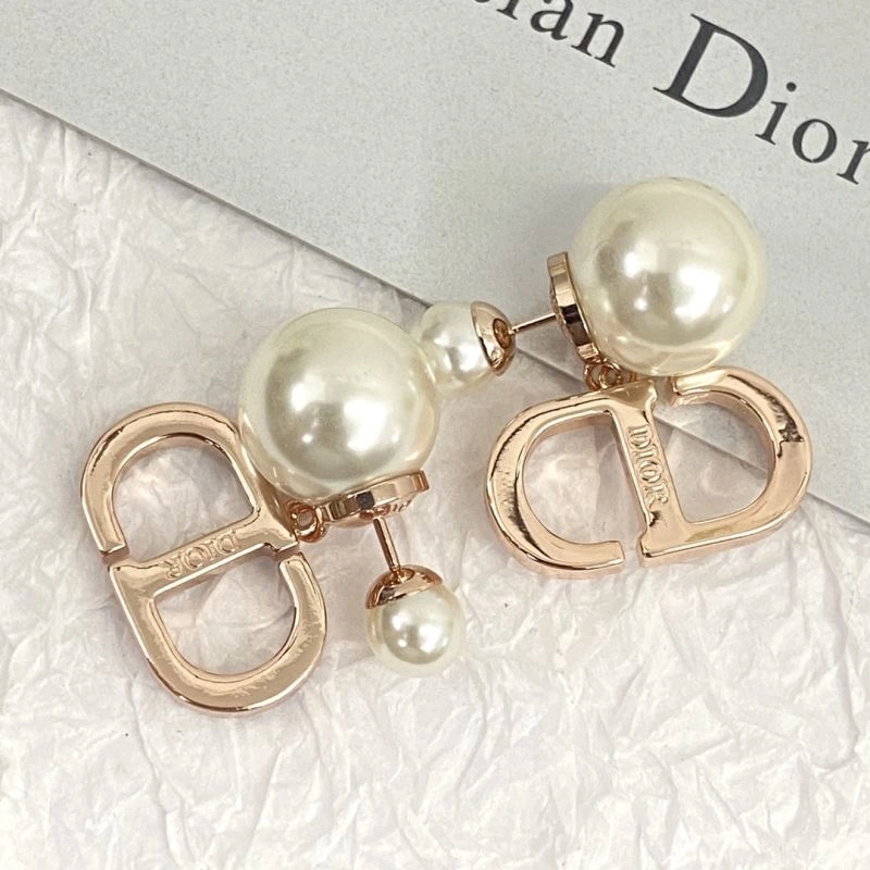 Top match Christian Dior Earrings