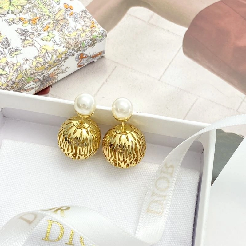 Top match Christian Dior Earrings
