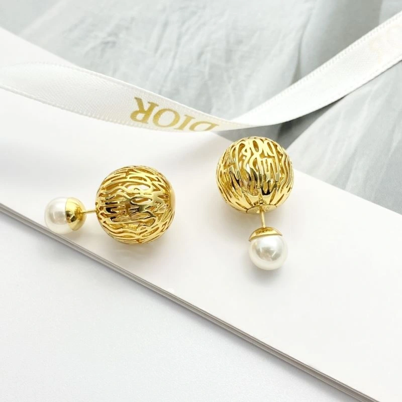 Top match Christian Dior Earrings