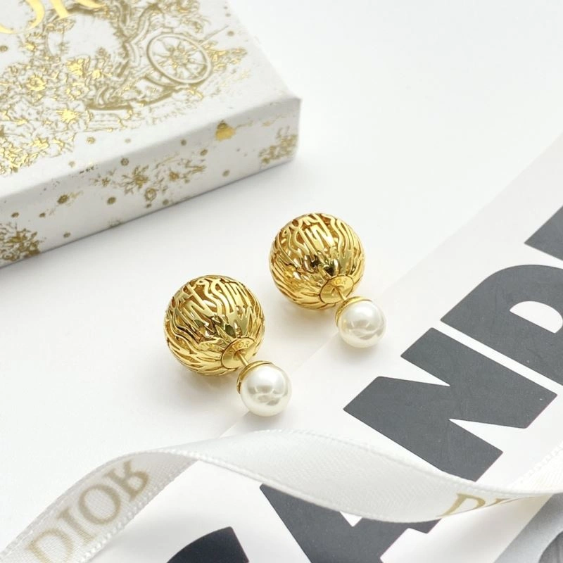 Top match Christian Dior Earrings