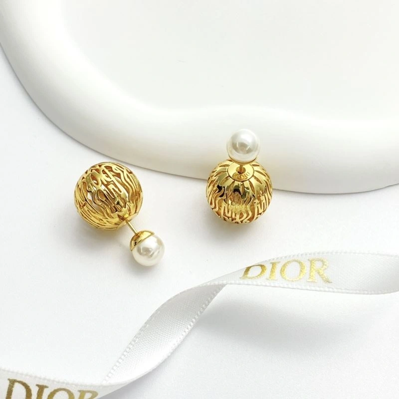Top match Christian Dior Earrings