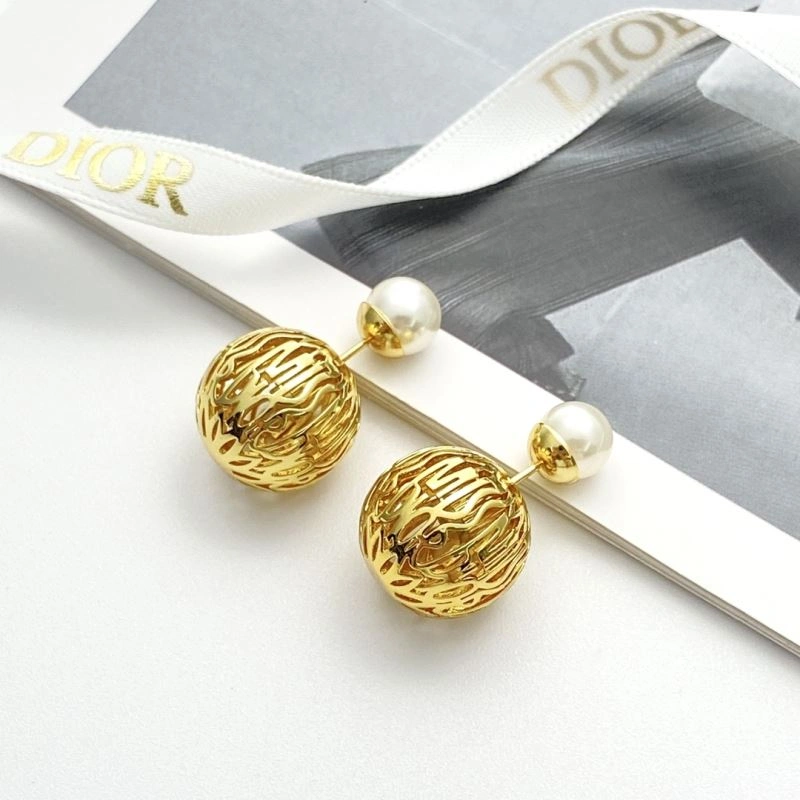 Top match Christian Dior Earrings