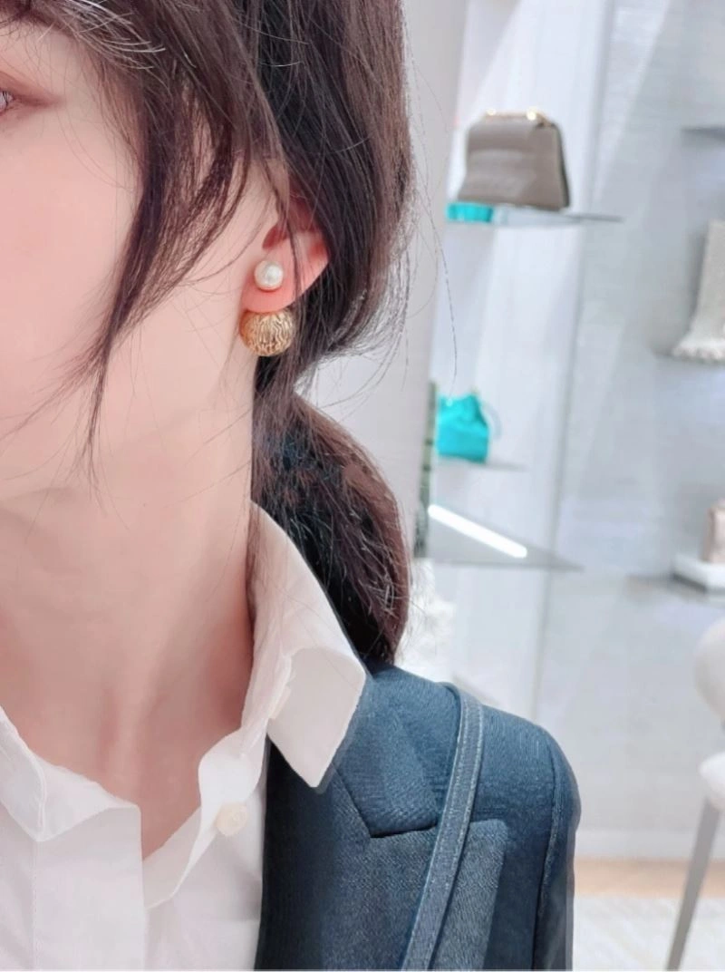 Top match Christian Dior Earrings