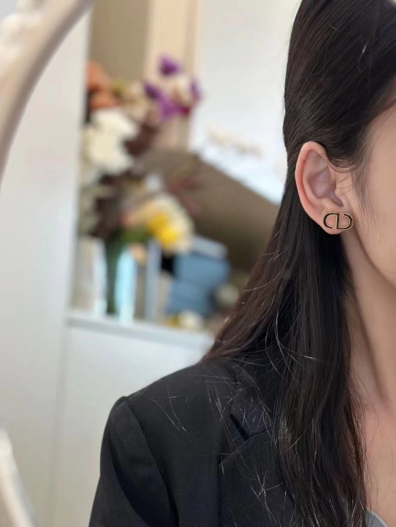 Top match Christian Dior Earrings