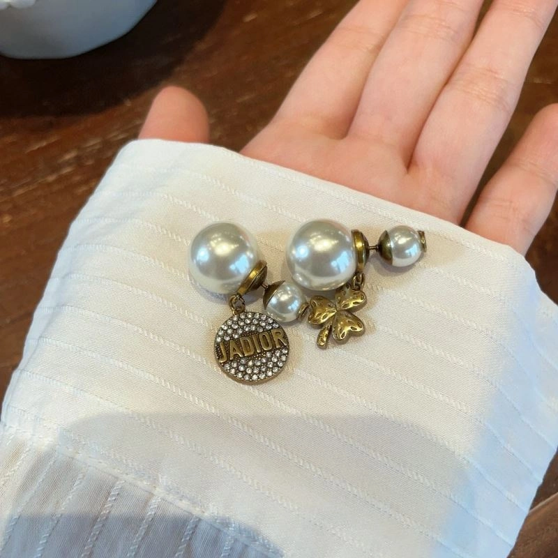 Low-cost Christian Dior Earrings