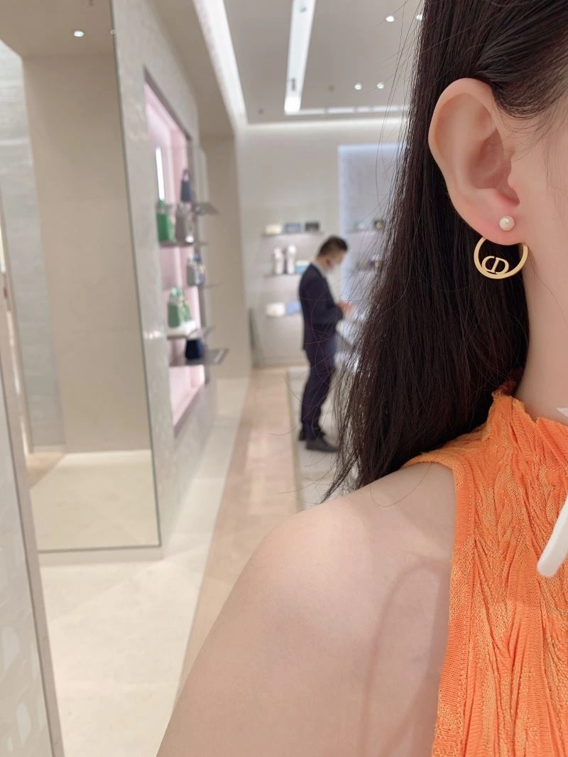 Top match Christian Dior Earrings