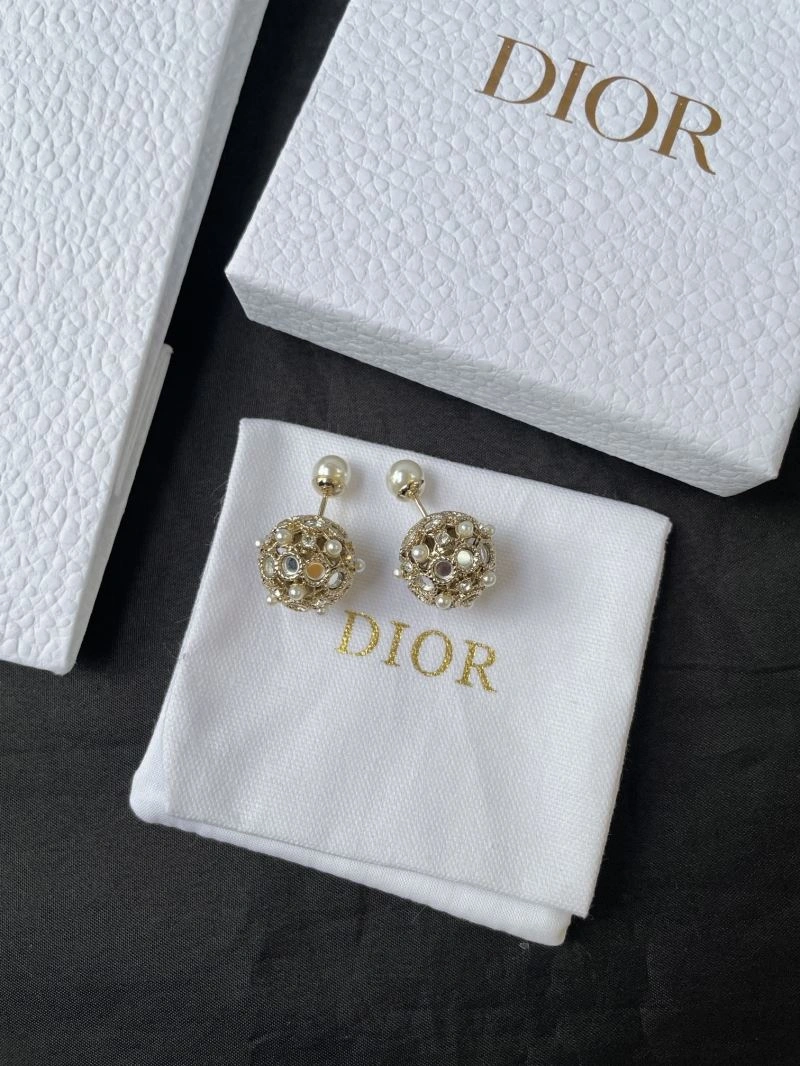 Top match Christian Dior Earrings