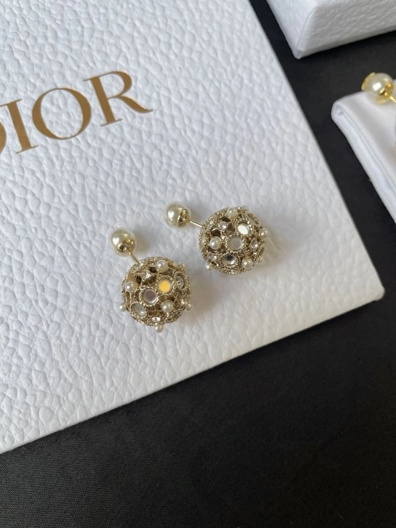 Top match Christian Dior Earrings