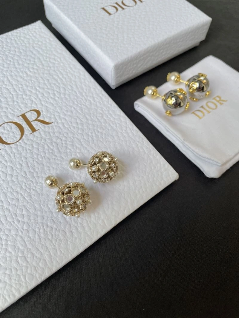Top match Christian Dior Earrings