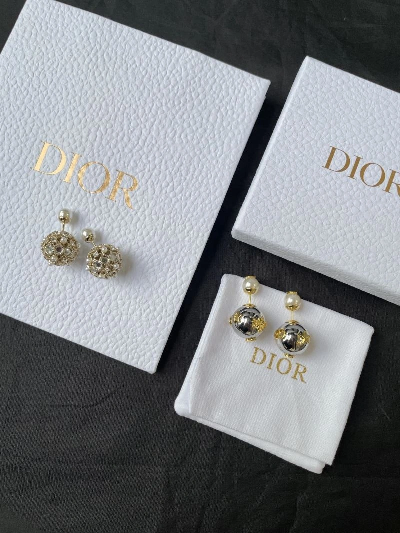 Top match Christian Dior Earrings