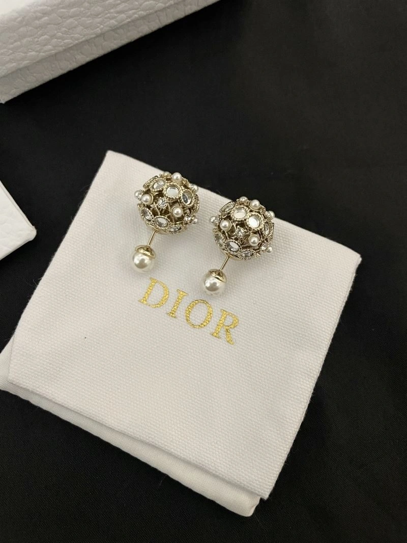 Top match Christian Dior Earrings