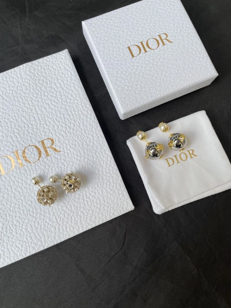 Top match Christian Dior Earrings