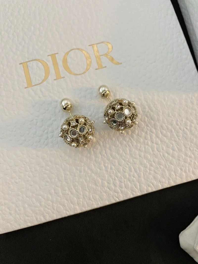 Top match Christian Dior Earrings