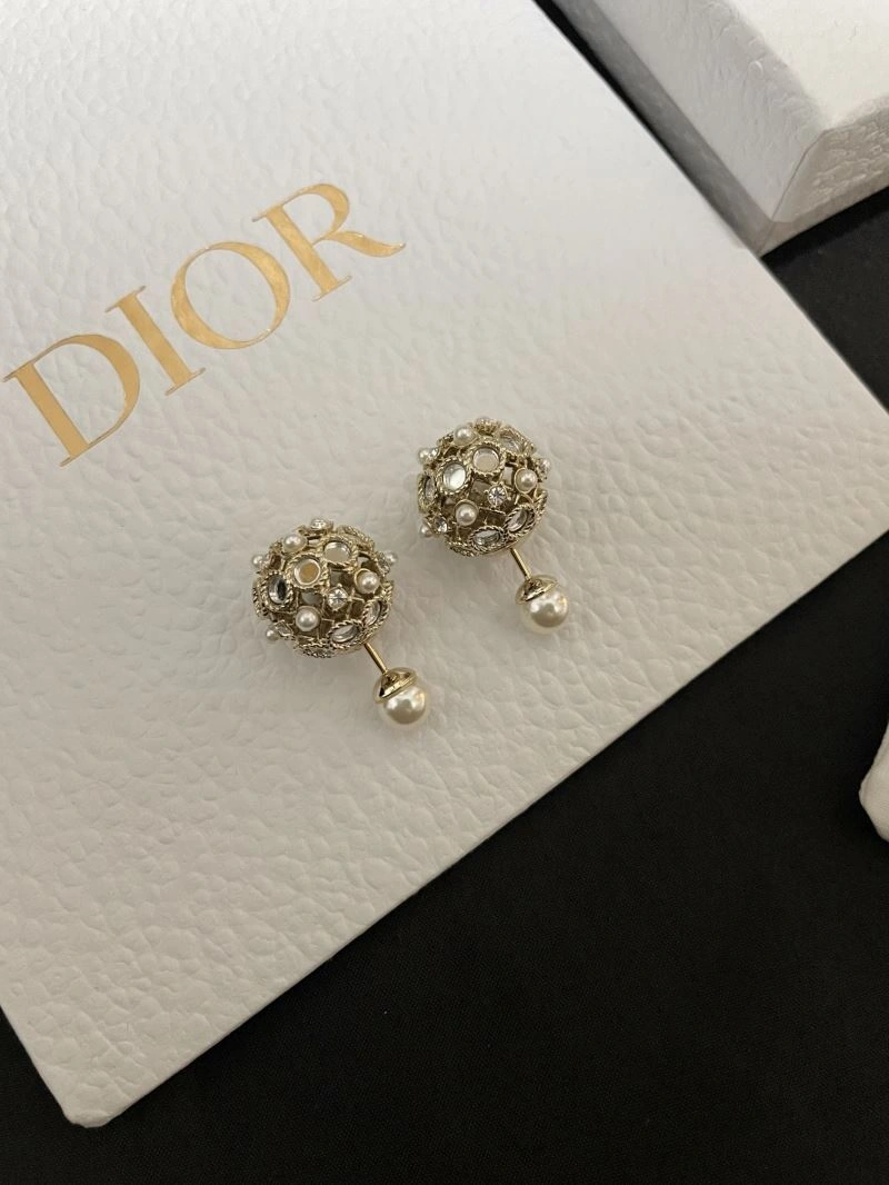 Top match Christian Dior Earrings