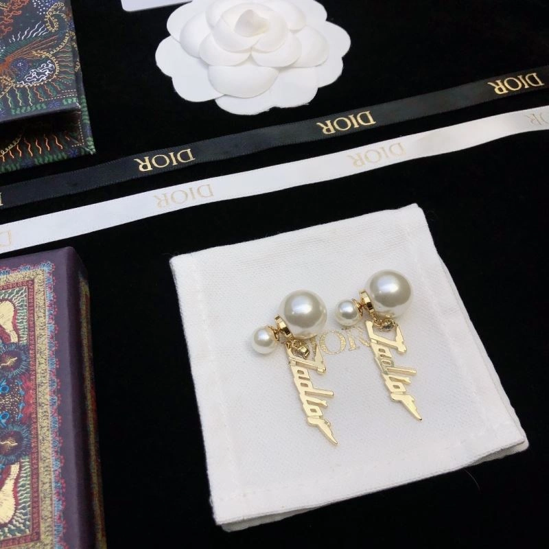 Cut-rate Christian Dior Earrings