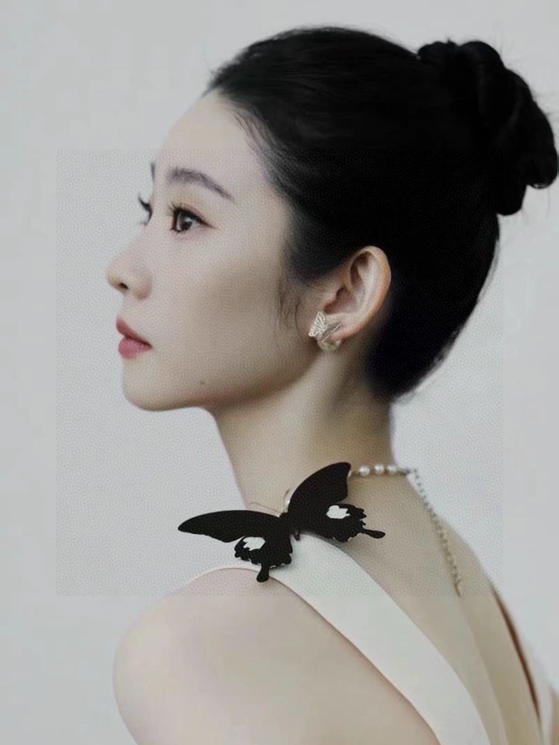 Indistinguishable Christian Dior Earrings