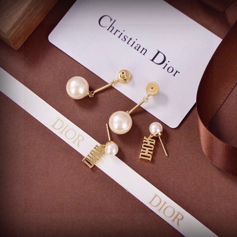 Accurate model Christian Dior Earrings