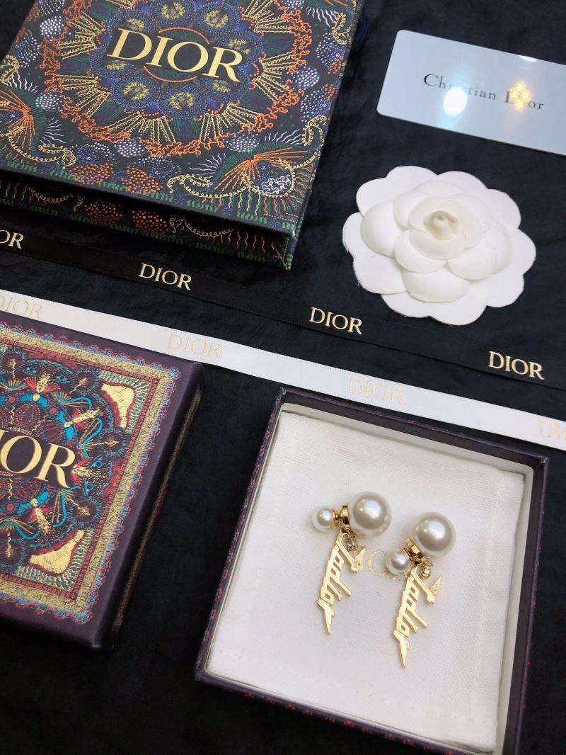 Top match Christian Dior Earrings