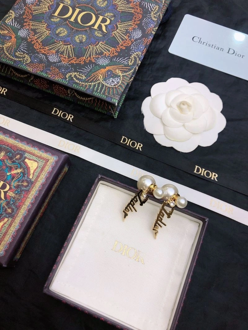 Top match Christian Dior Earrings