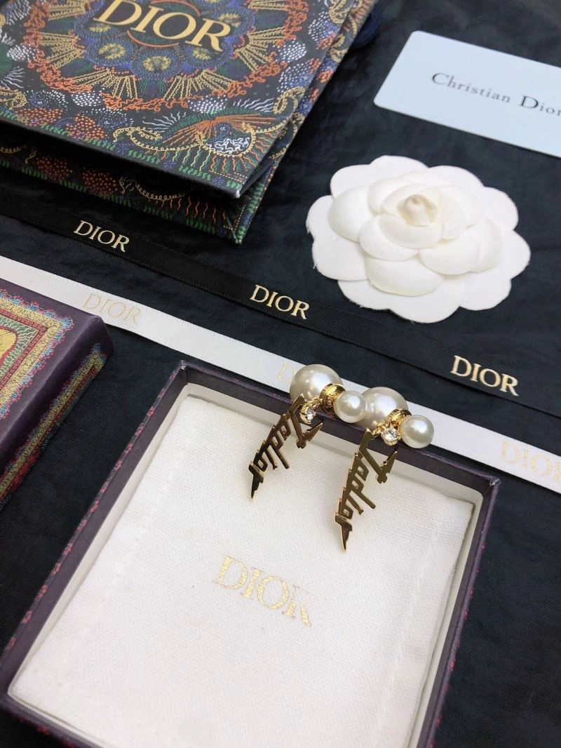 Top match Christian Dior Earrings