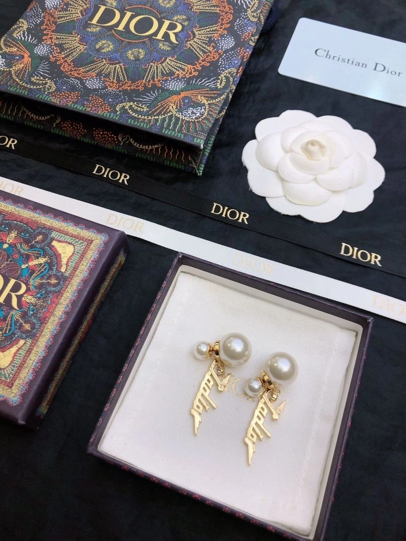 Top match Christian Dior Earrings