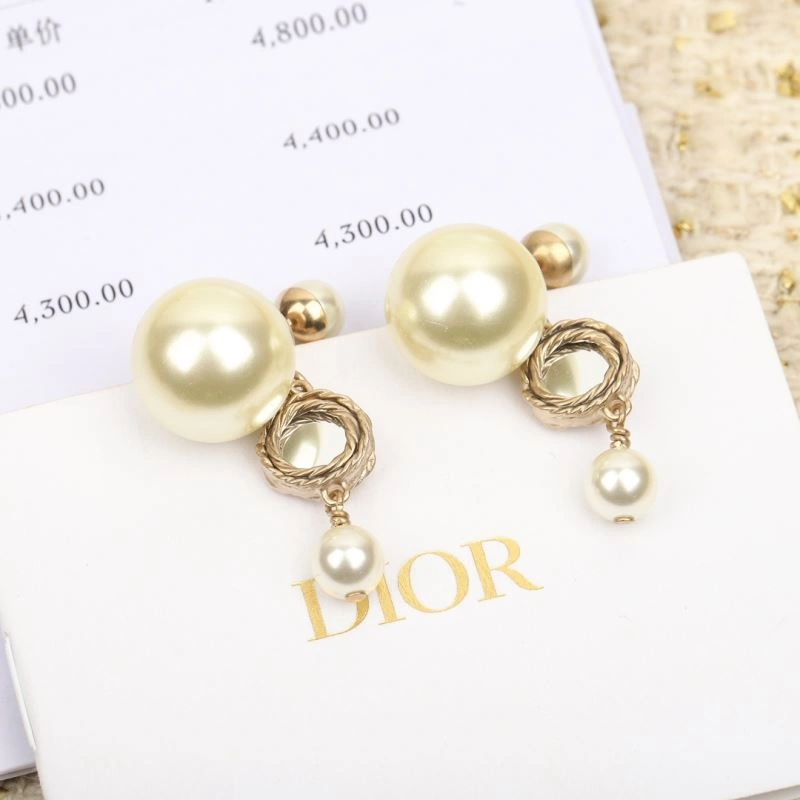Cut-rate Christian Dior Earrings
