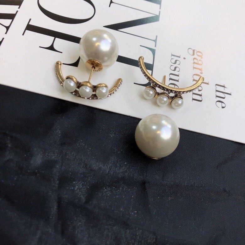 Top match Christian Dior Earrings