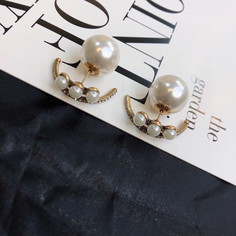 Top match Christian Dior Earrings