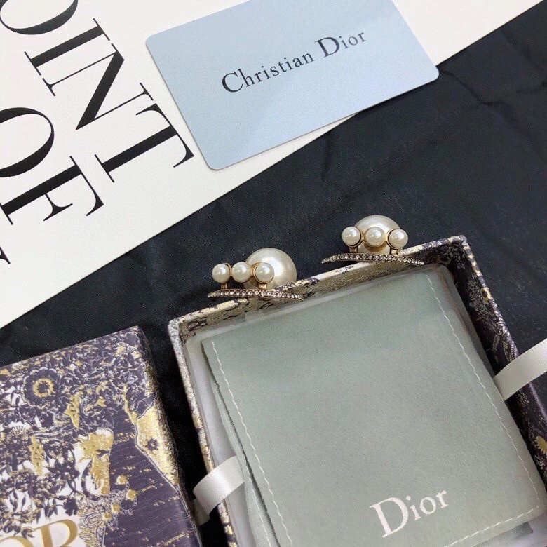 Top match Christian Dior Earrings