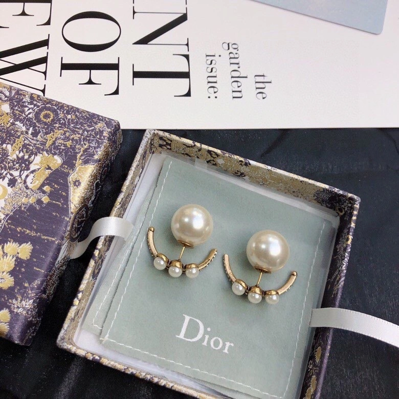Top match Christian Dior Earrings