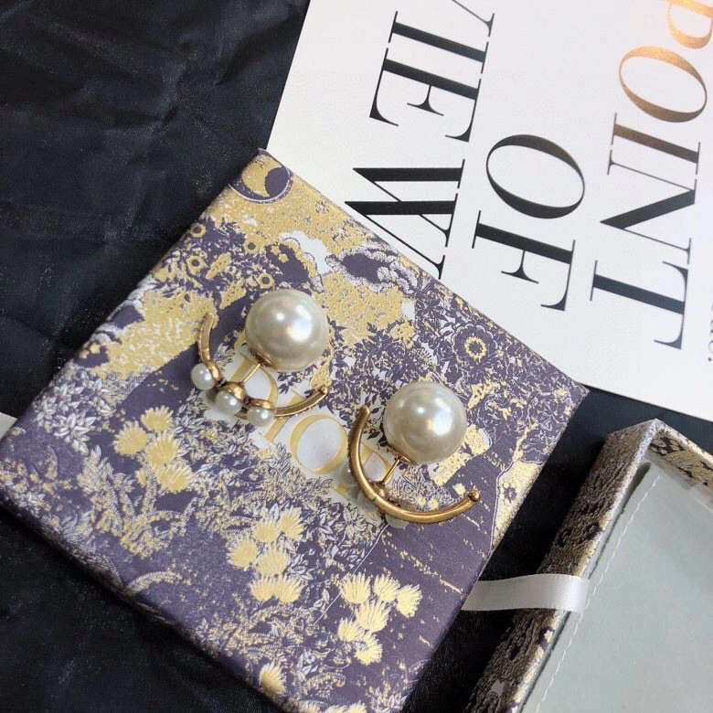 Top match Christian Dior Earrings