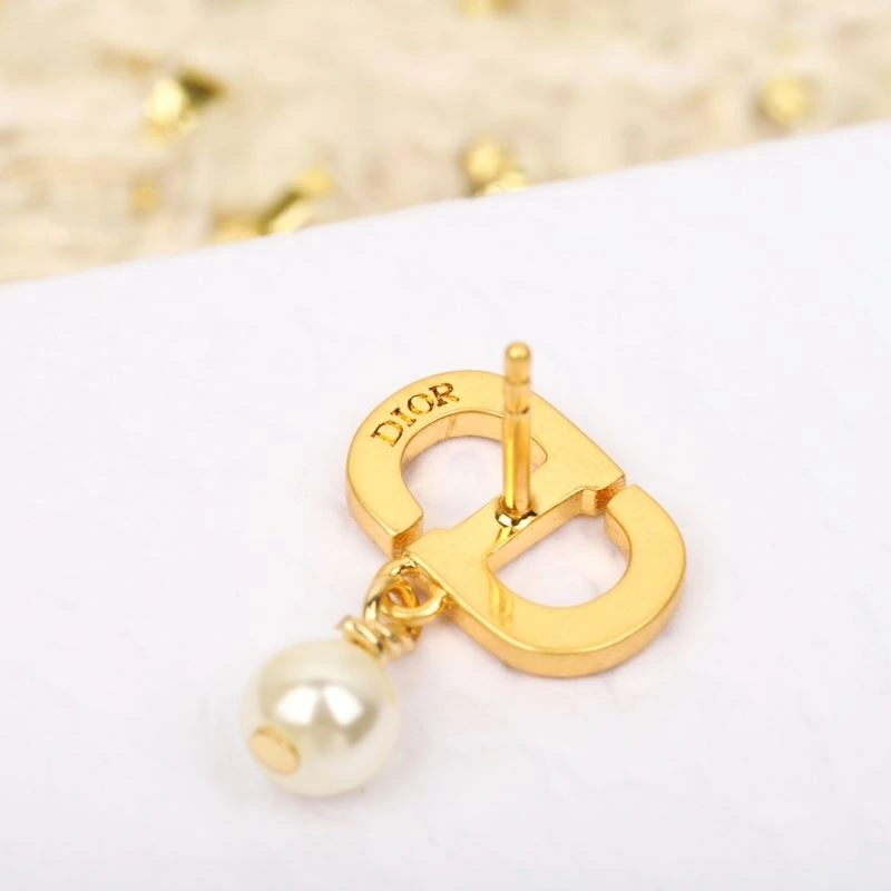 Accurate model Christian Dior Earrings