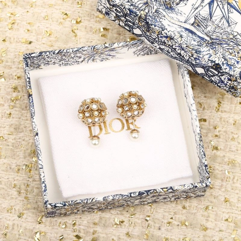 Top match Christian Dior Earrings