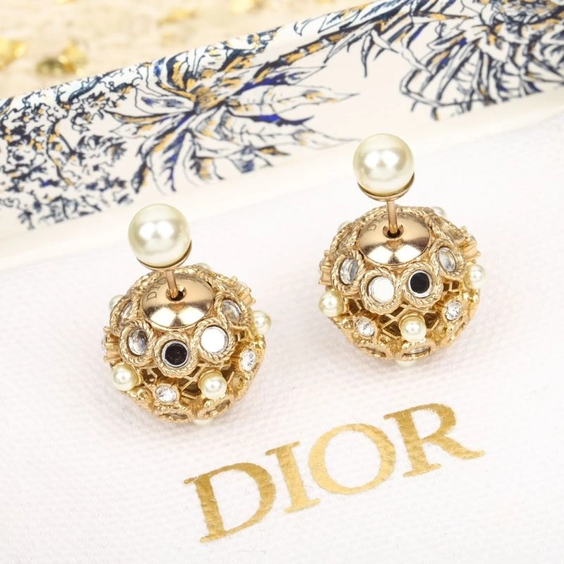 Top match Christian Dior Earrings