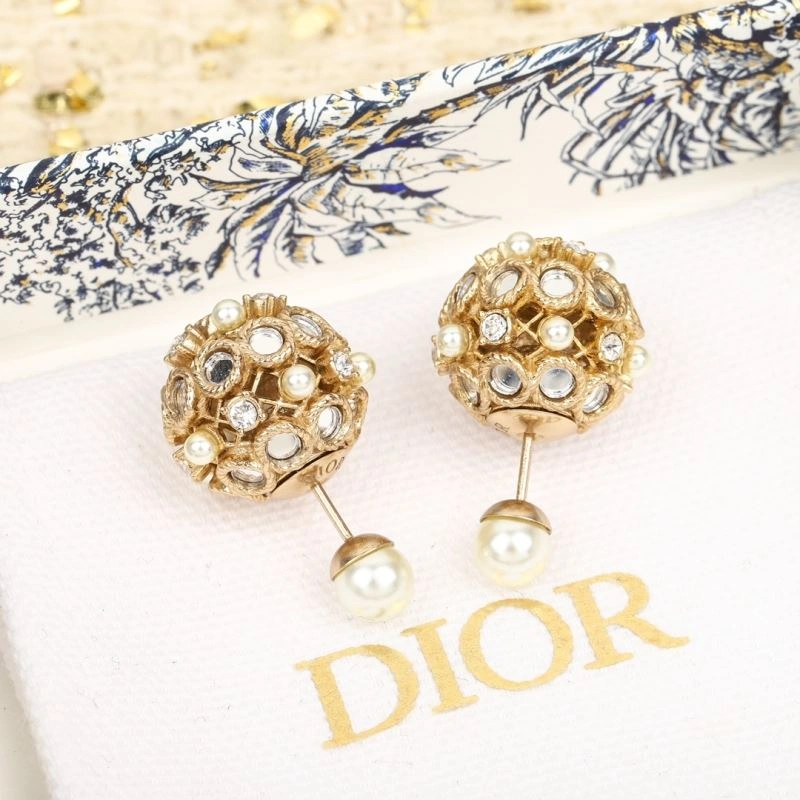 Top match Christian Dior Earrings