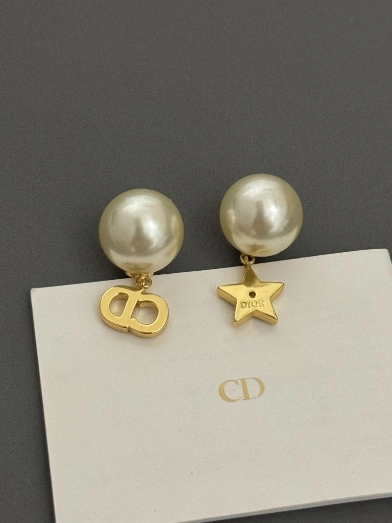 Accurate model Christian Dior Earrings