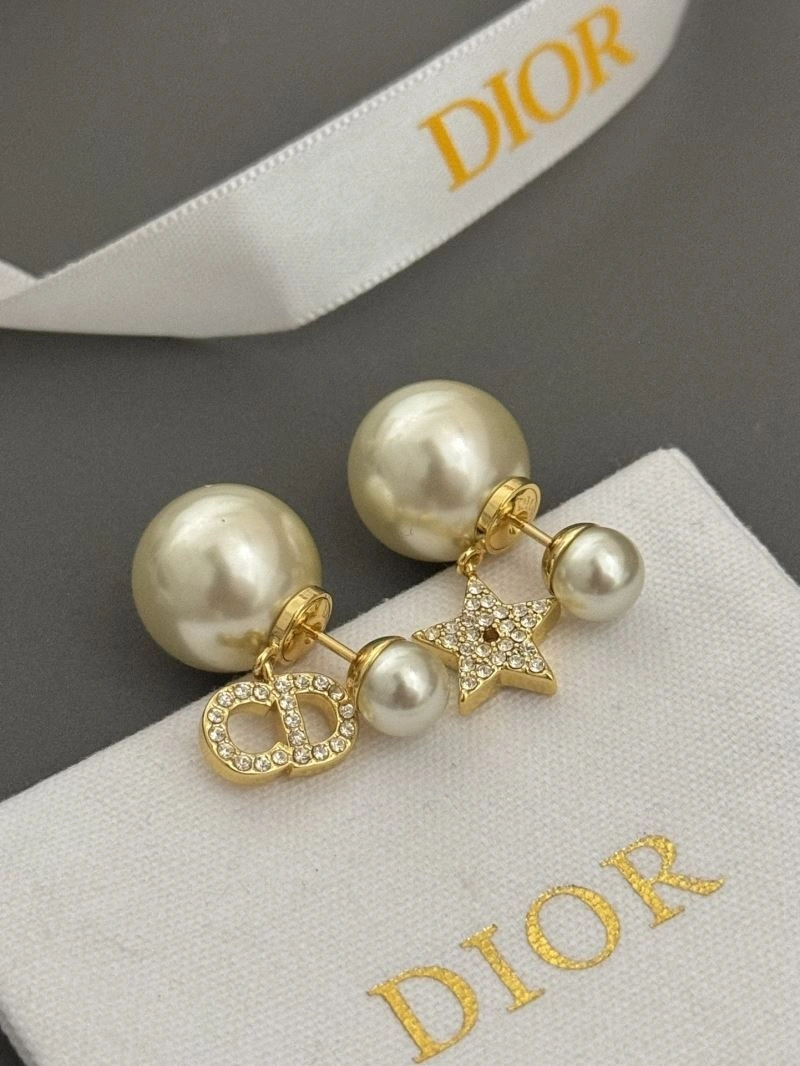 Accurate model Christian Dior Earrings