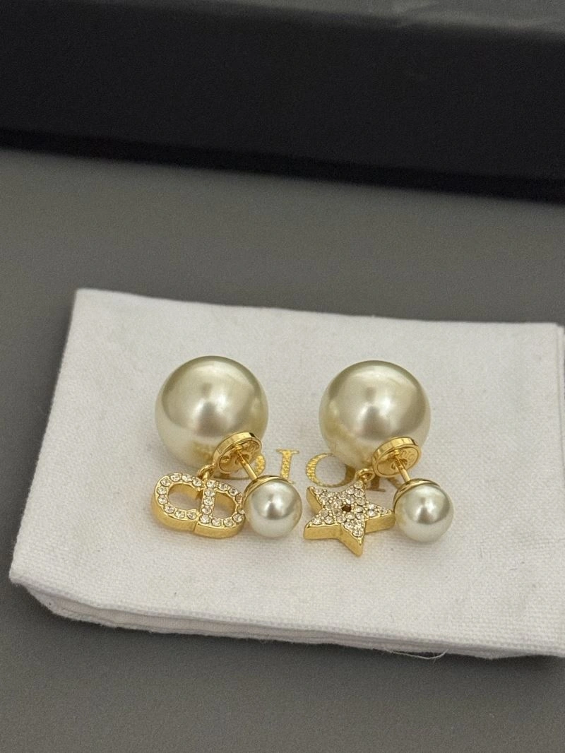 Accurate model Christian Dior Earrings