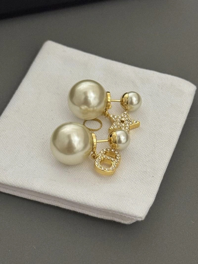Accurate model Christian Dior Earrings