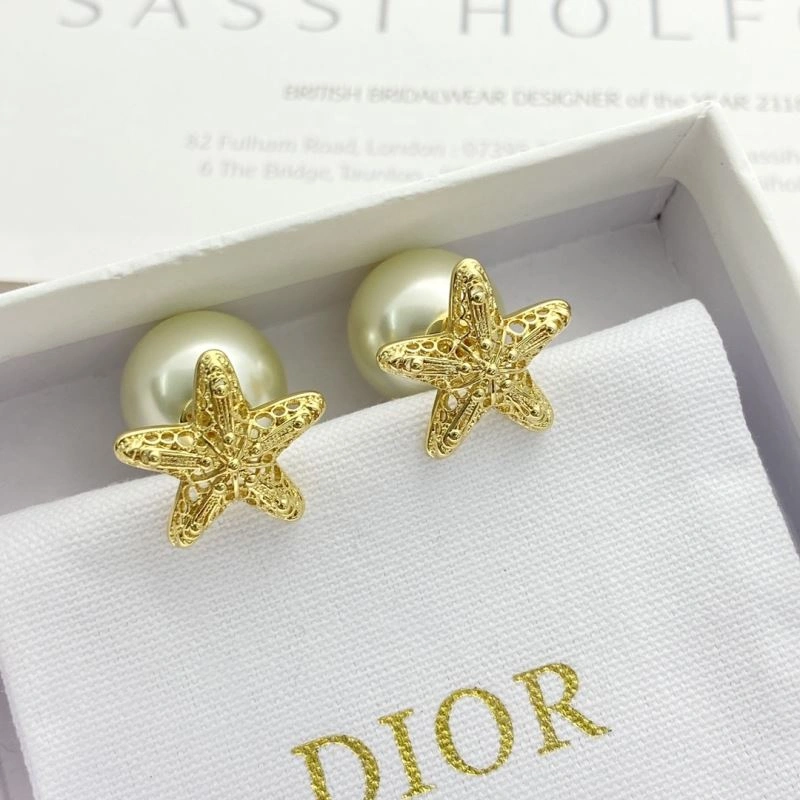 Top match Christian Dior Earrings