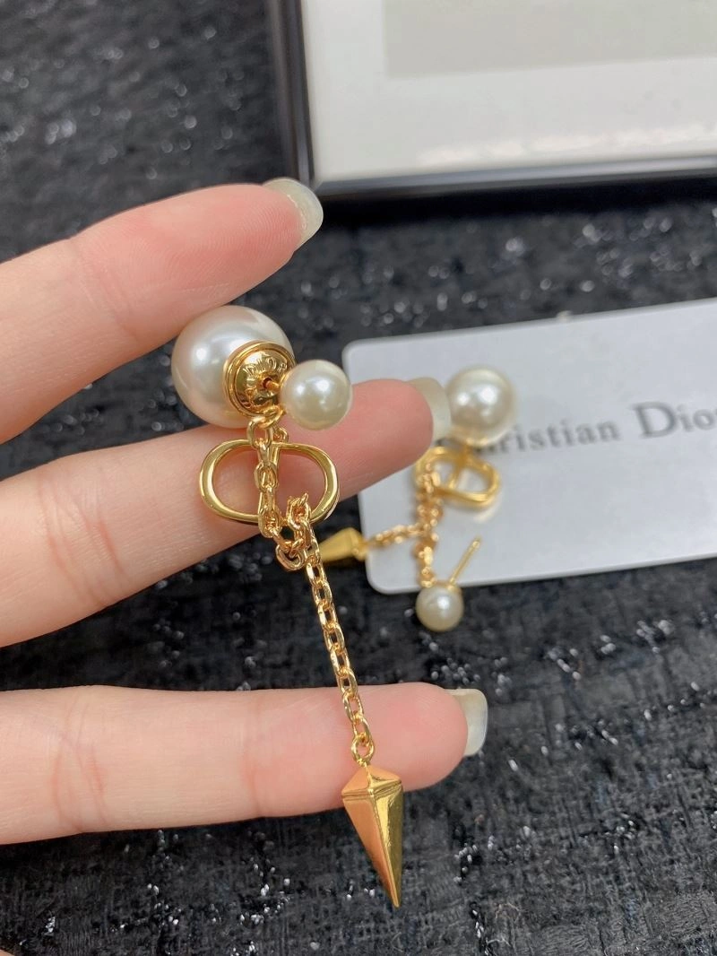 Cut-rate Christian Dior Earrings